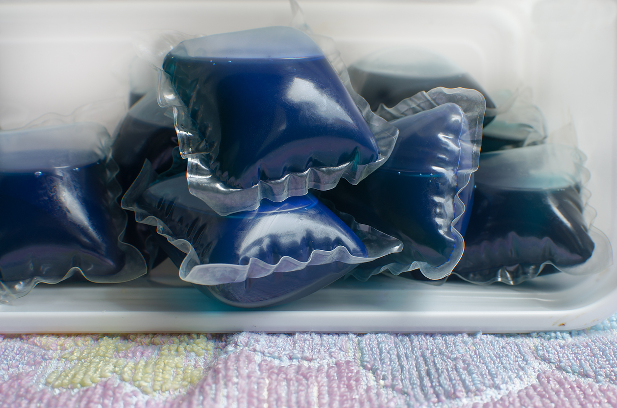 Capsules de lessive : les règles pour éviter les intoxications | Santé ...