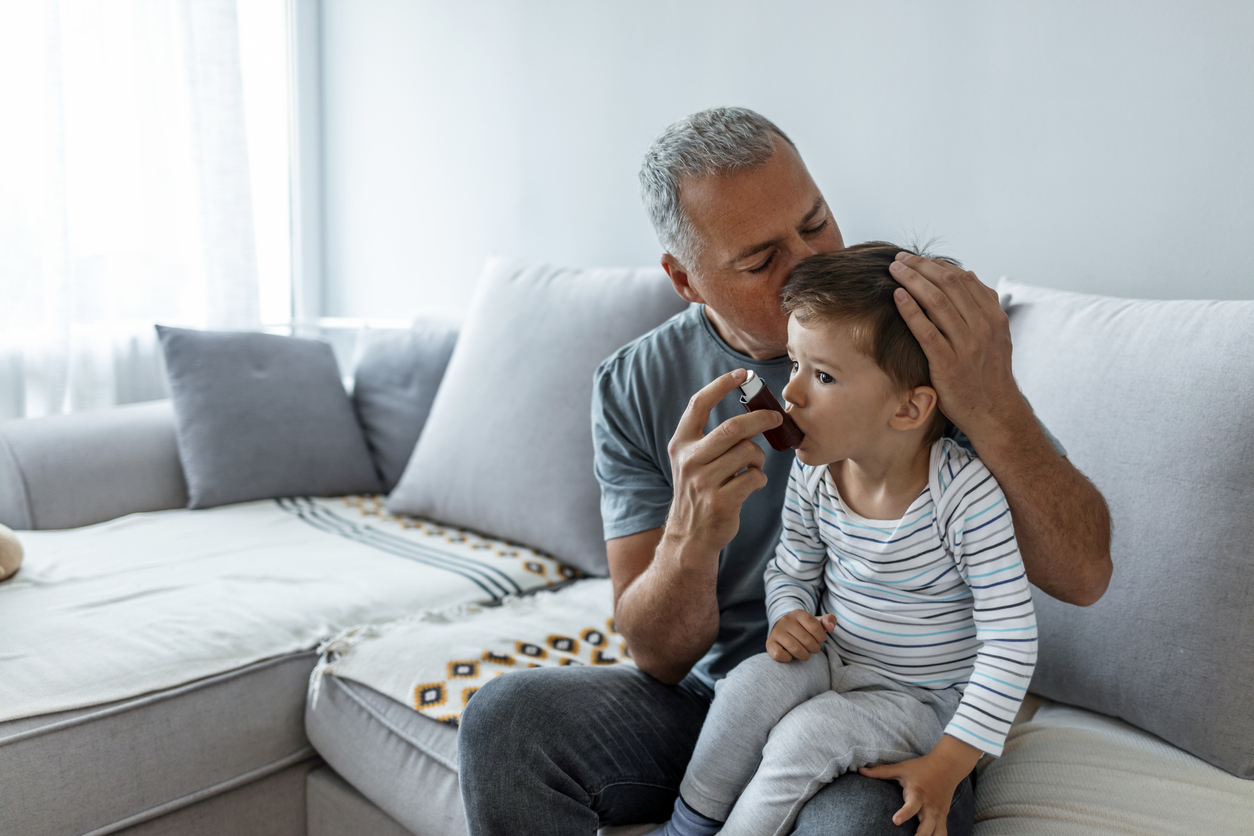 Asthme chez l'enfant : quels sont les premiers symptômes ? | Santé Magazine