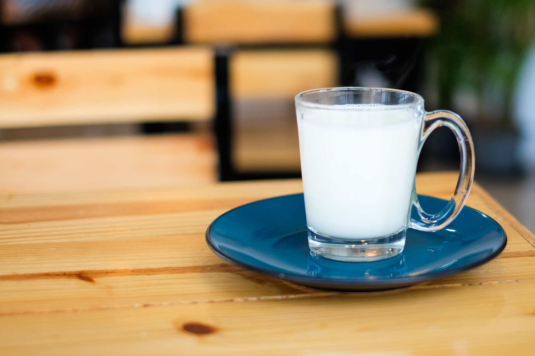 Oui, le lait chaud aide à dormir | Santé Magazine