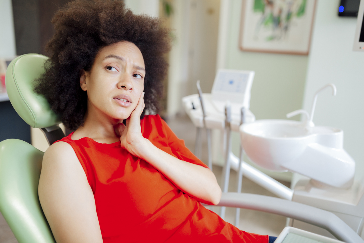 Douleurs aux gencives : d'où viennent-elles ? comment les prévenir ...