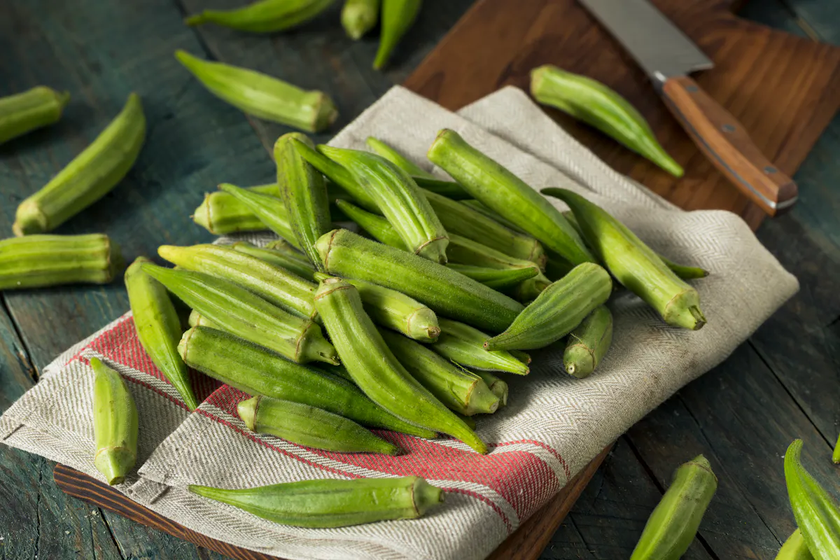 Gombo : tous les bienfaits santé de ce petit fruit vert | Santé Magazine