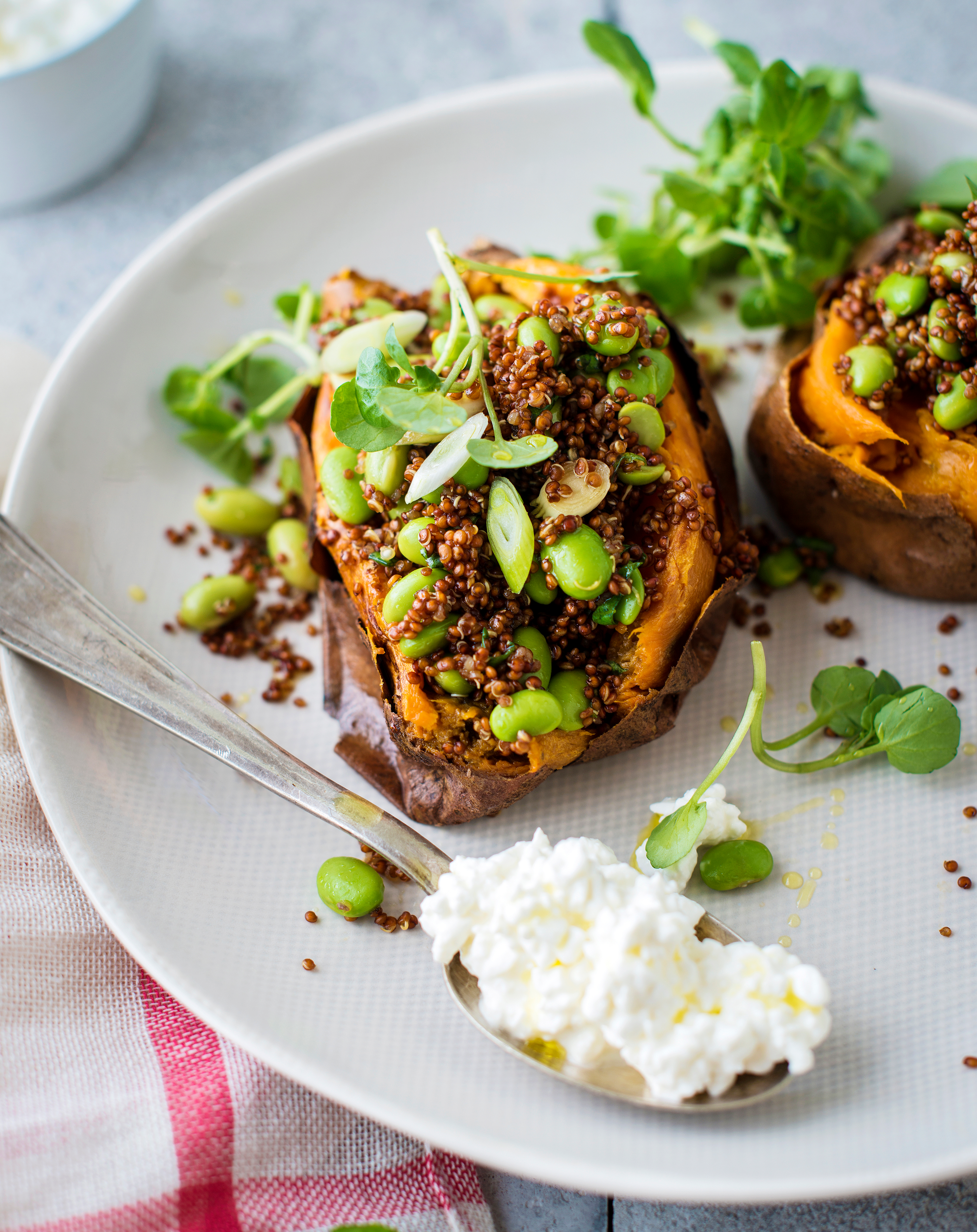 Salade de quinoa au saumon fumé, avocat et épinards | Santé Magazine