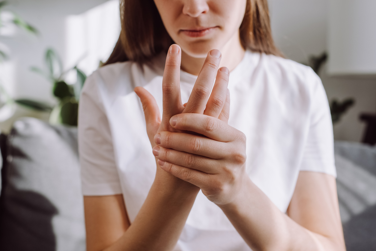 Finger sprain: symptoms, causes, treatment, prevention - Archyde