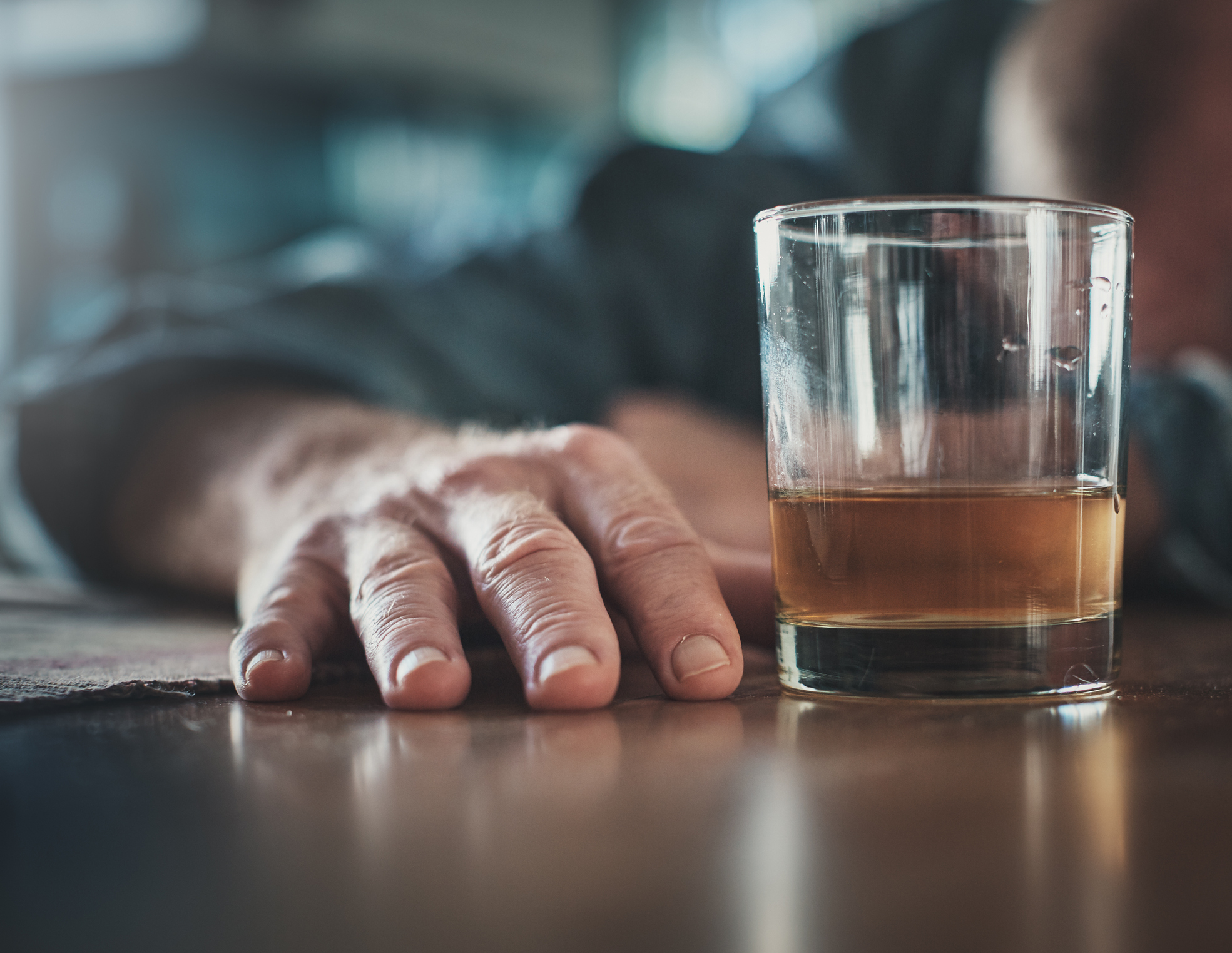 Alcoolisme (chronique) : symptôme, cause, traitement | Santé Magazine
