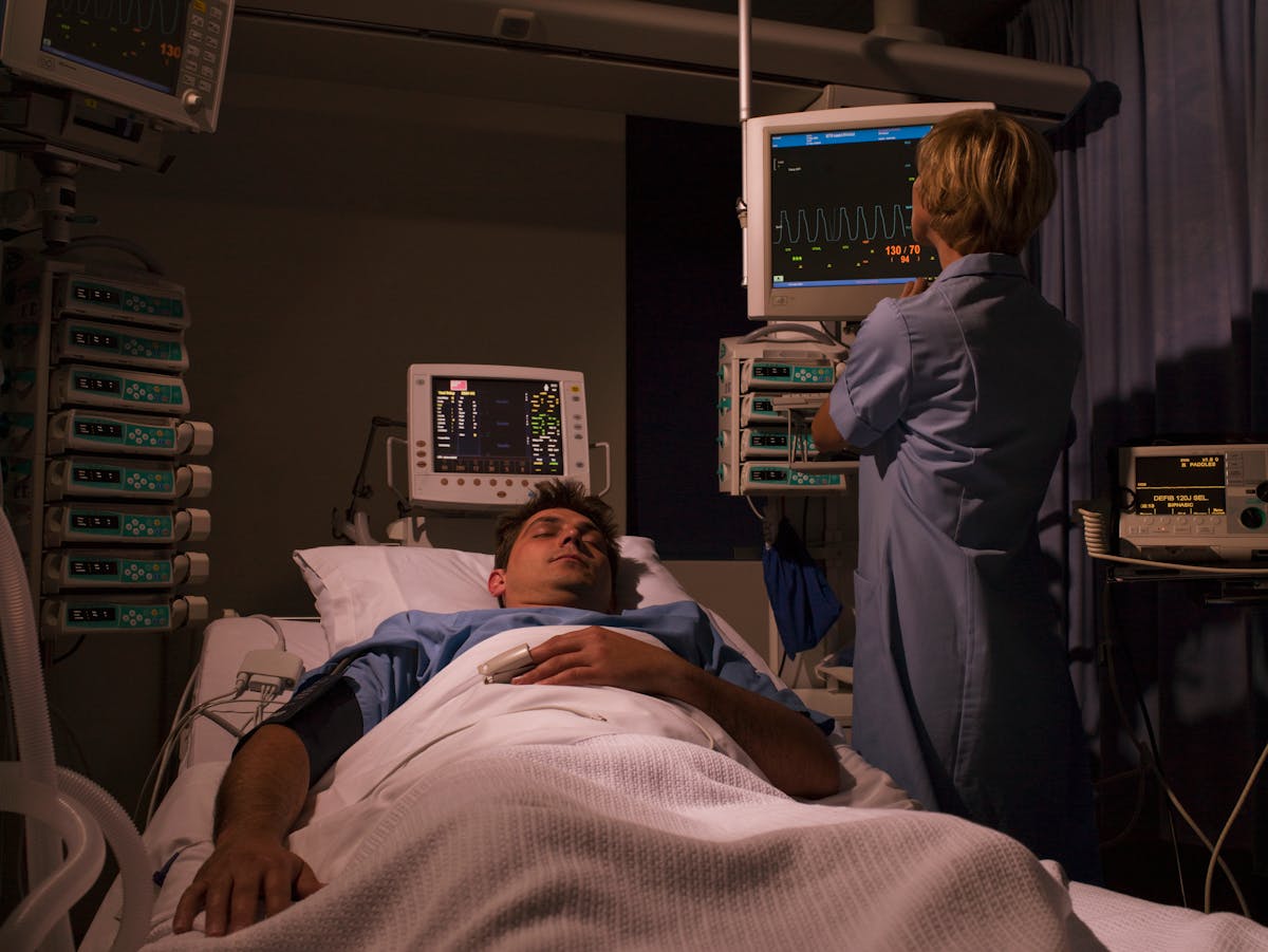 Polysomnographie : définition, indications, déroulement | Santé Magazine