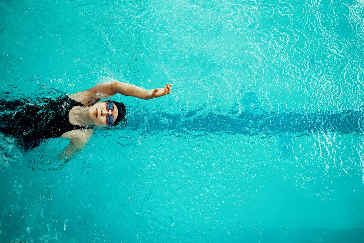 Natation : quel type de nage pour quels bienfaits ? | Santé Magazine