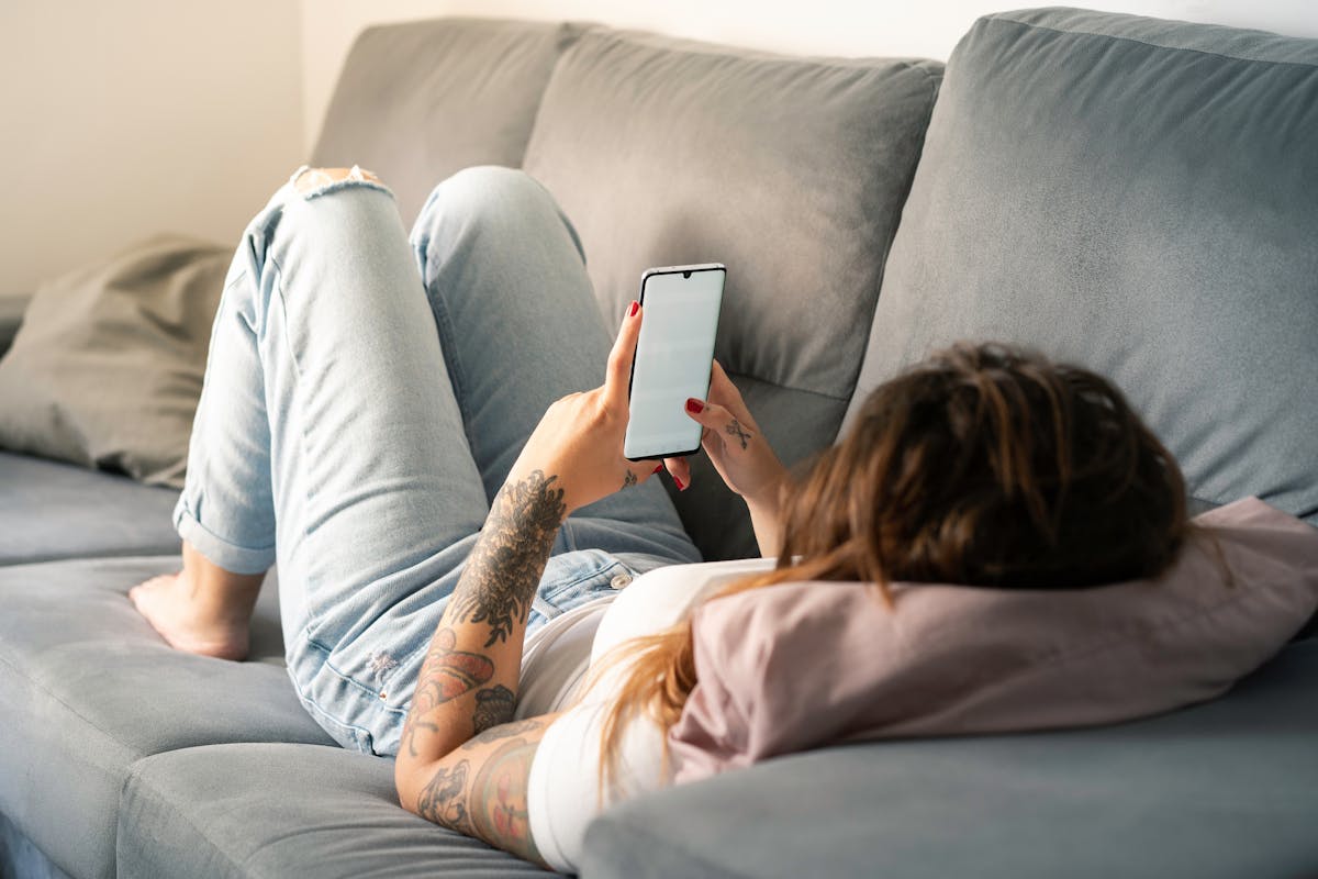 Qu’est-ce que le « brain rot », terme élu mot de l’année 2024 ? | Santé ...