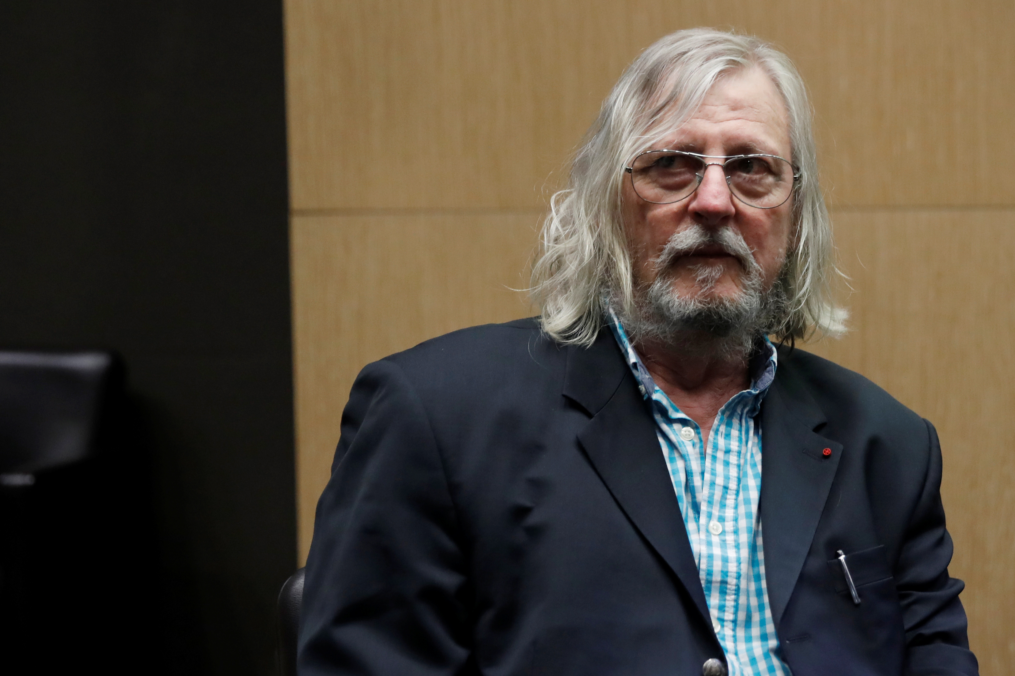 Découvrez l’étonnante nouvelle activité du Pr Raoult après sa radiation ...