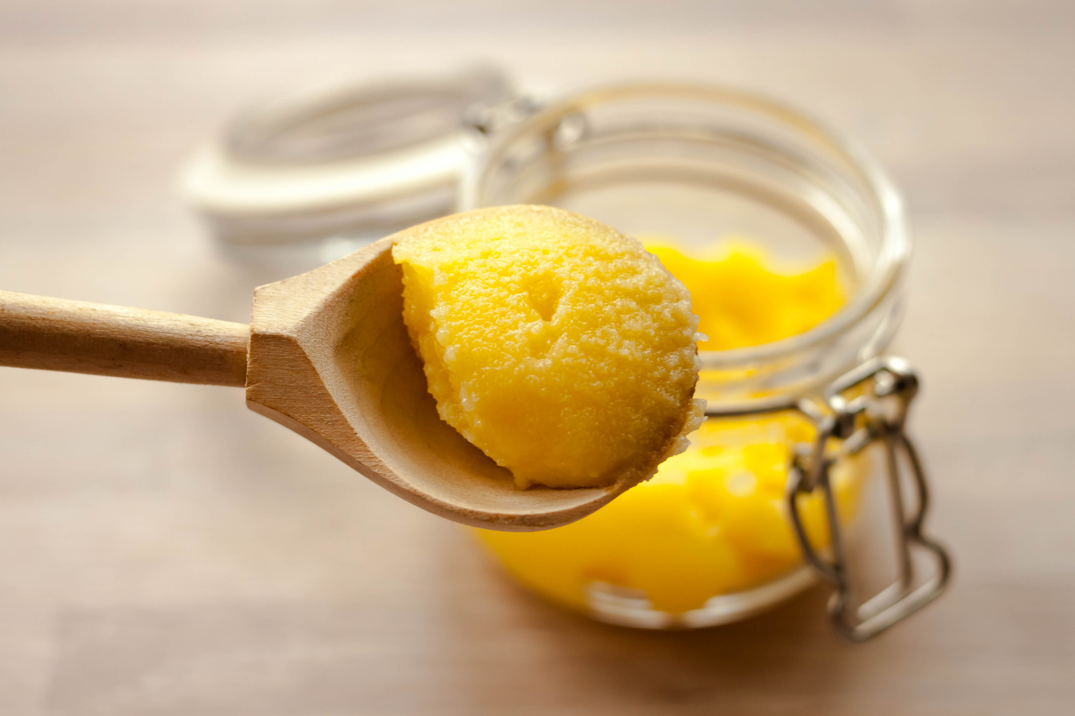 Ghee, beurre clarifié : bienfaits, comment utiliser cette graisse ...